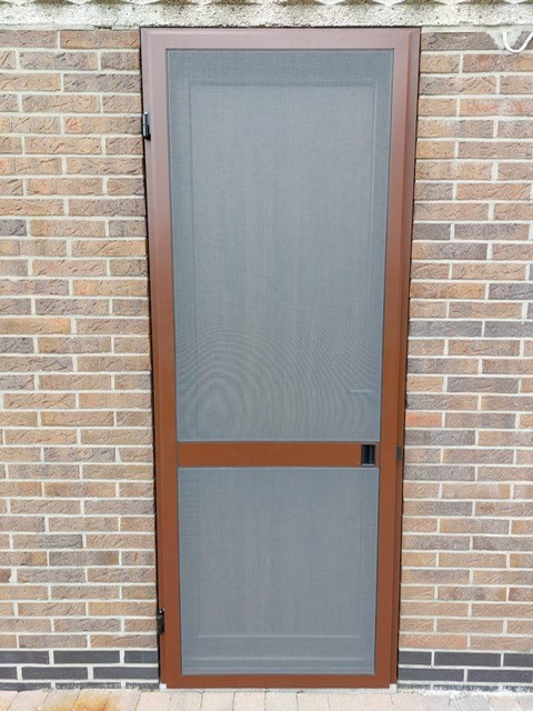 Ramen, deuren en gevelbekleding in PVC - Sectionale poort - Oudenaarde ...